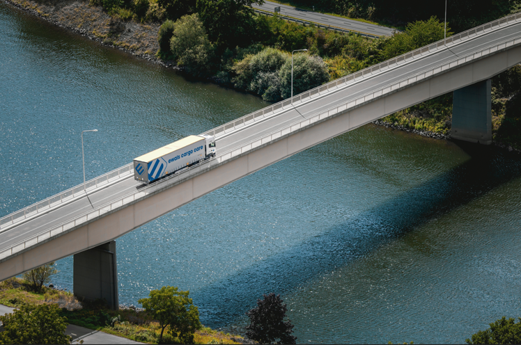 Plné nákladní automobily Doprava po silnici